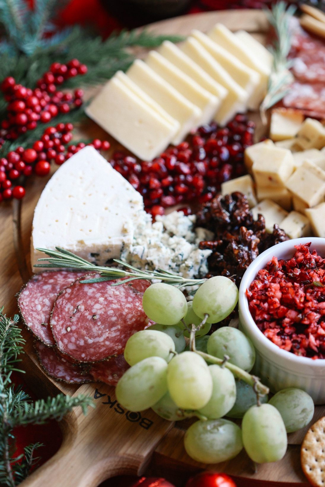 How to Create the Perfect Holiday Cheese Board - Eat Yourself Skinny