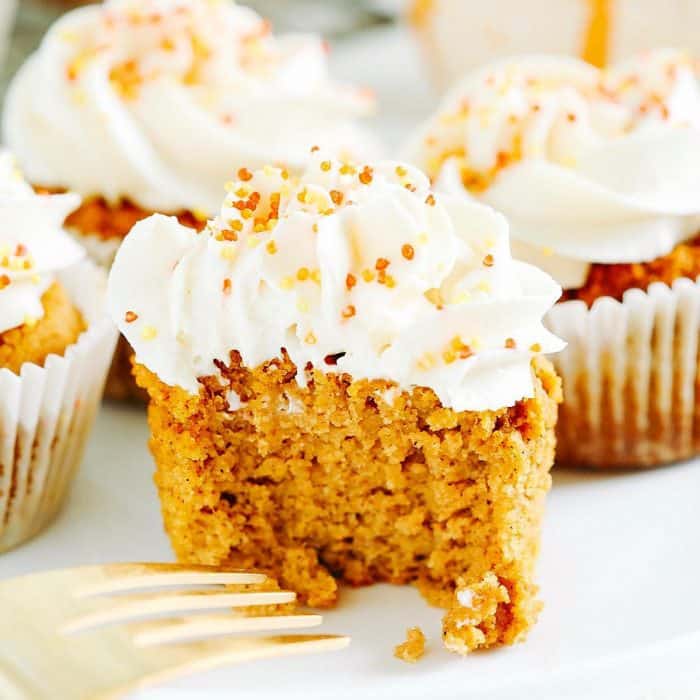Pumpkin Spiced Cupcakes with Maple Cream Cheese Frosting - Eat Yourself ...